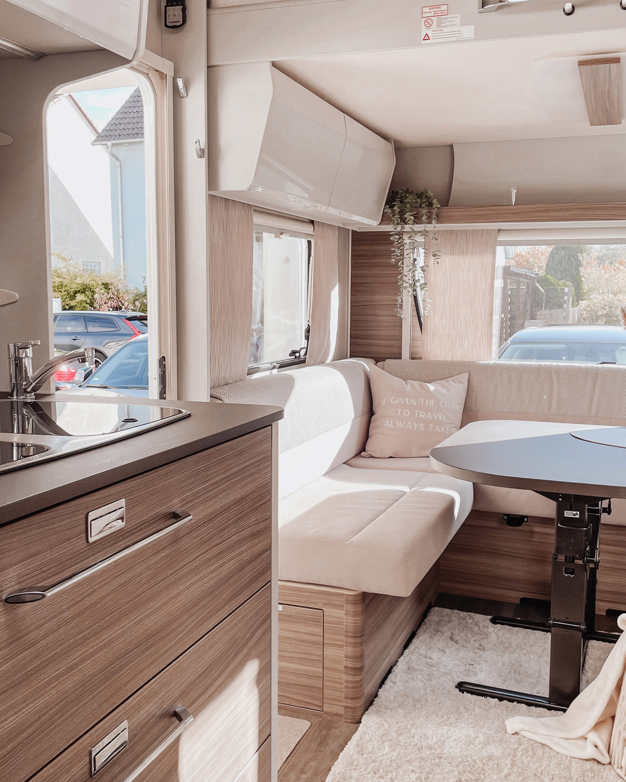 Wohnwagen Deko Inspiration: Schlichte Eleganz im lovlycamping Caravan